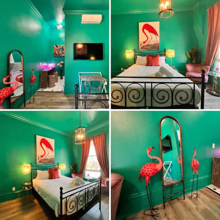 Stylish Elegant Studio Near Convention Center - University of San Diego, San Diego