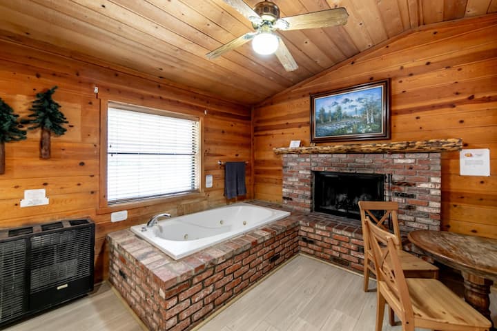 Warm & Comfortable Cabin-cozy Hollow Lodge #9 - Big Bear Lake, CA