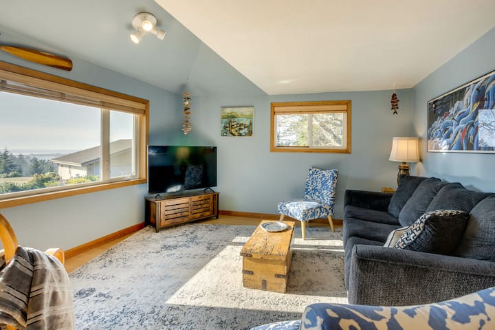 Bay, Horizon Views! Dog Friendly!~ Hilltop Heights - Waldport, OR