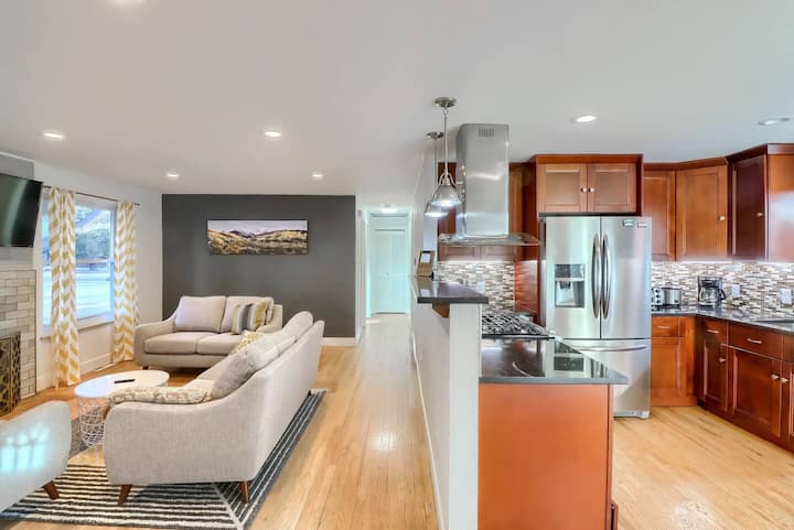 Group-friendly 4-bedroom Denver Home W/ Backyard - Highlands Ranch, CO