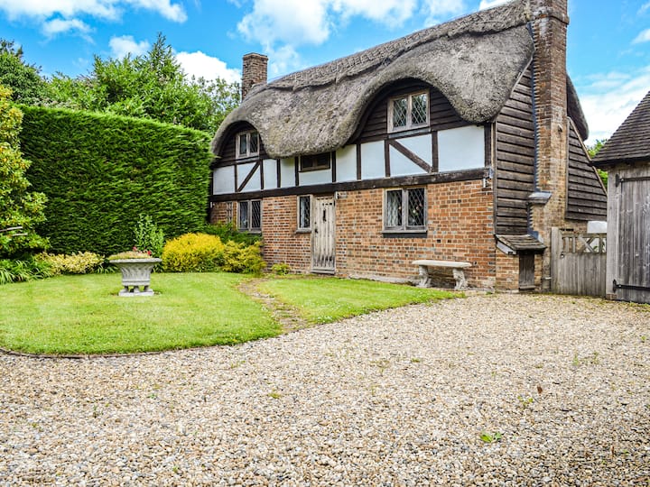 The Old Thatched Cottage - Tenterden