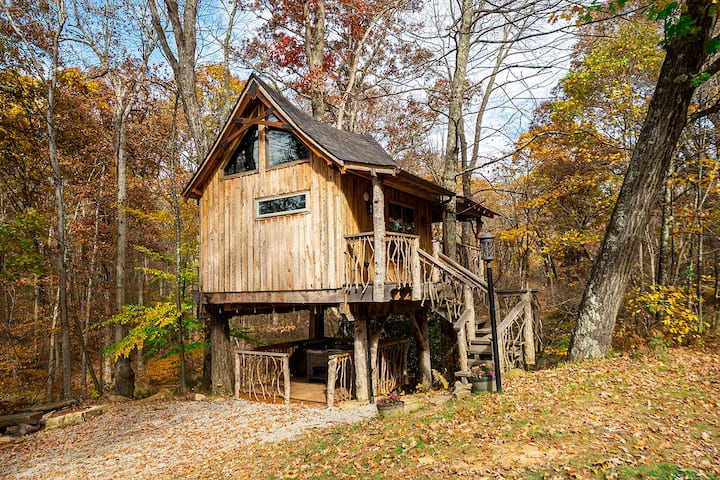 Oakleaf Treehouse | 1br,1ba, Hot Tub, Secluded - Farmington, PA