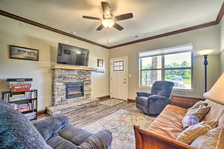 Cozy Townsend Condo, Resort-style Amenities! - Townsend, TN