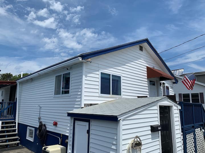 Beach Retreat, Steps From Beach, Heated Pool - Biddeford, ME
