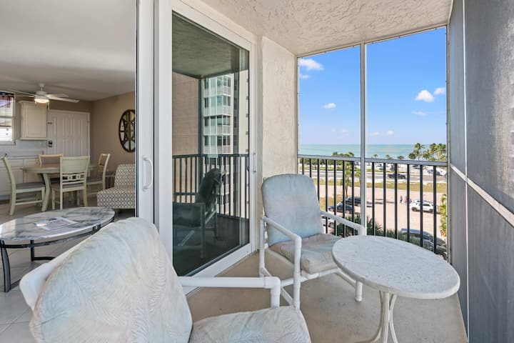 Gulf Water Views Studio Beach And Tennis 2504 - Bonita Springs, FL