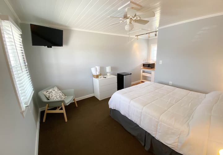 Queen Room ( Not Pet Friendly) - Buxton, NC