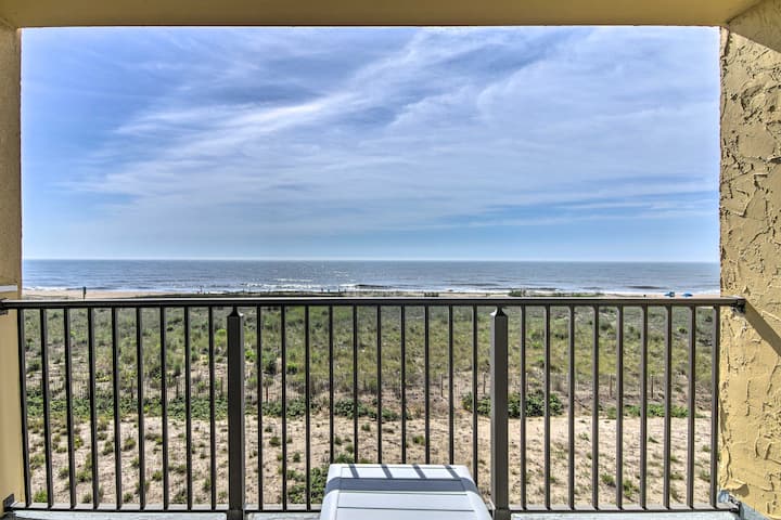 Balcony & Beach Access: Inviting Ocean City Condo - Ocean City, MD