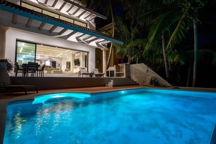 6br Modern Oceanfront Villa W/ Infinity Pool - Cancún
