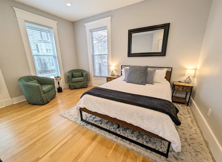 Cozy Downtown Manchester 1-bedroom Apartment - Bedford, NH
