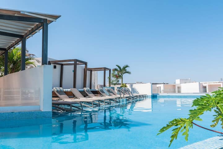 Private Balcony, Pools, Gym, Walk To Shops & Beach - Cozumel