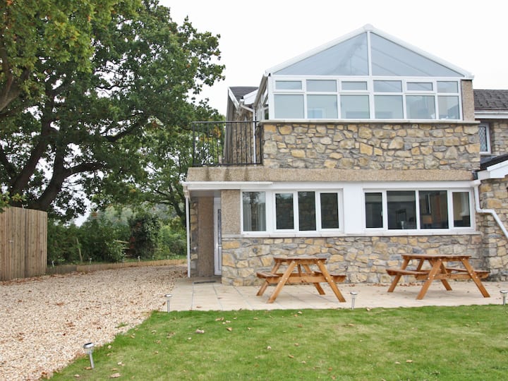 Springfield Court - Lakeside - Barry