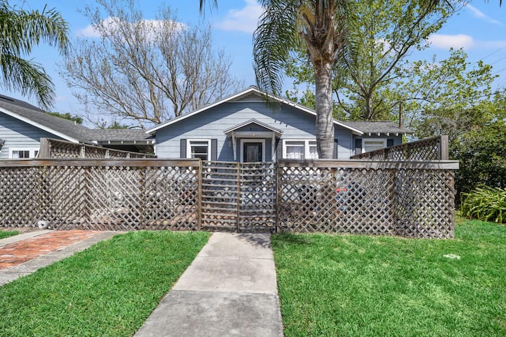 Vintage Beach Bungalow - Hot Tub - Walk To Beach! - Jacksonville Beach, FL