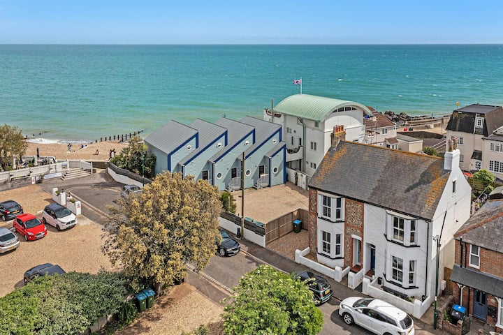 Seaside Villa With Garden, 40m To Beach - England