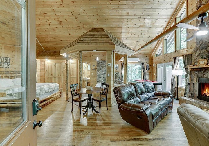 Couples Romantic Getaway Minutes From Helen - Cleveland, GA