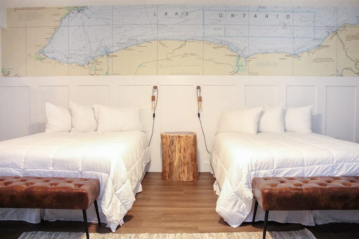 Fairhaven Inn, Newly Renovated. Nautical Room 6 - Albion, NY