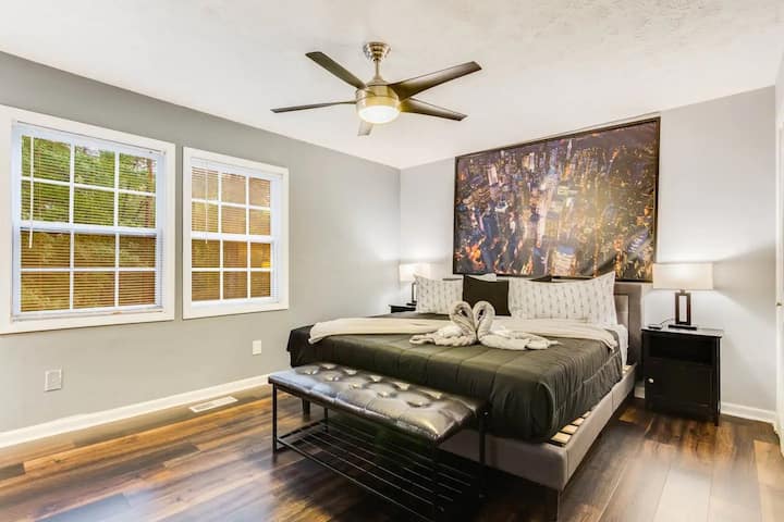 Spacious 5br Retreat Sleeps 12,large Deck - SeaQuest Stonecrest, Stonecrest
