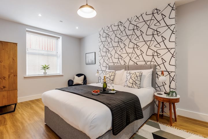 Stunning & Spacious 1-bed Apt W/ Free Gym & Pkg - Bournemouth