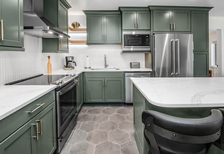 Newly Remodeled Diamond Condo,  Walk To The Gondol - Vail, CO