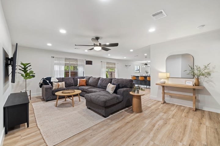 Hot Tub | Game Room | Sleeps 10 & Pets - Cedar Park, TX