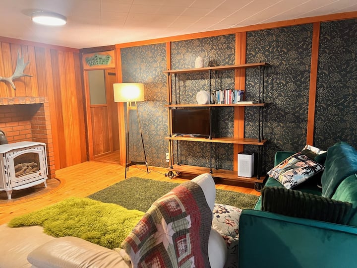 Vintage Downtown Cabin - Squamish