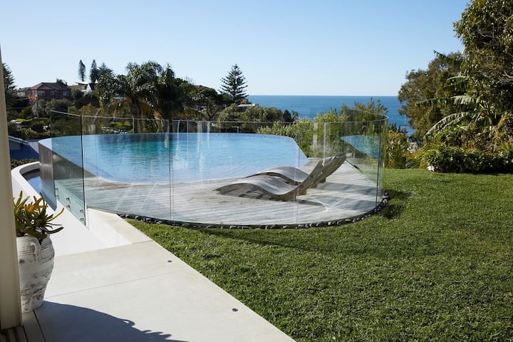 Bungan Beach House-an Insideoutside Holiday Home - Collaroy