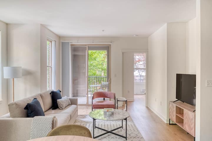 Blueground | Bellevue, Gym & Roof, Nr Bars & Food - Bellevue