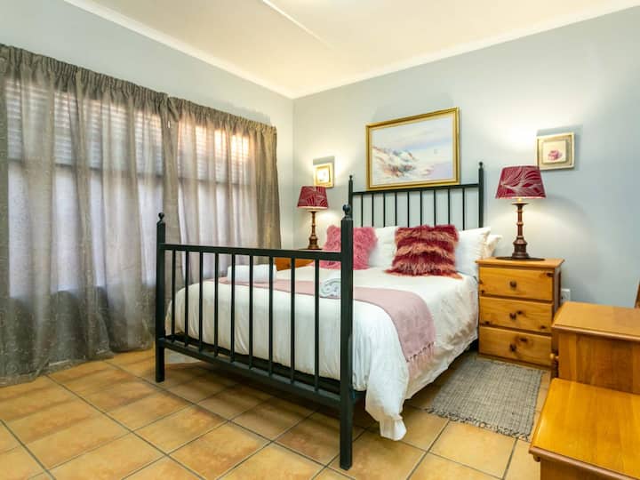 Selfcatering Ravenscliff Cottage: 4 Persons - Oudtshoorn