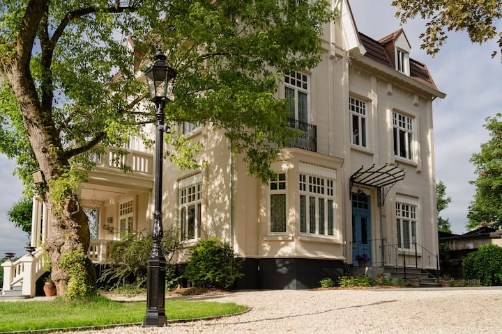 Spending The Night In Style In A Villa From 1910. - Maaseik