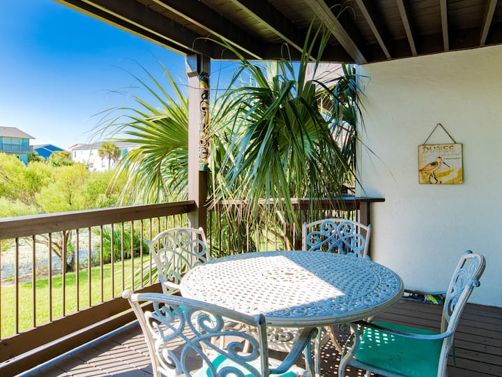 Moonlight Beach Villa | Easy Access To The Beach! - Pensacola Beach, FL