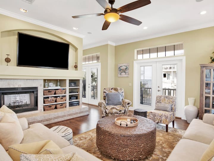 Playa Panferio - Spacious Home, Steps To Beach - Pensacola Beach, FL