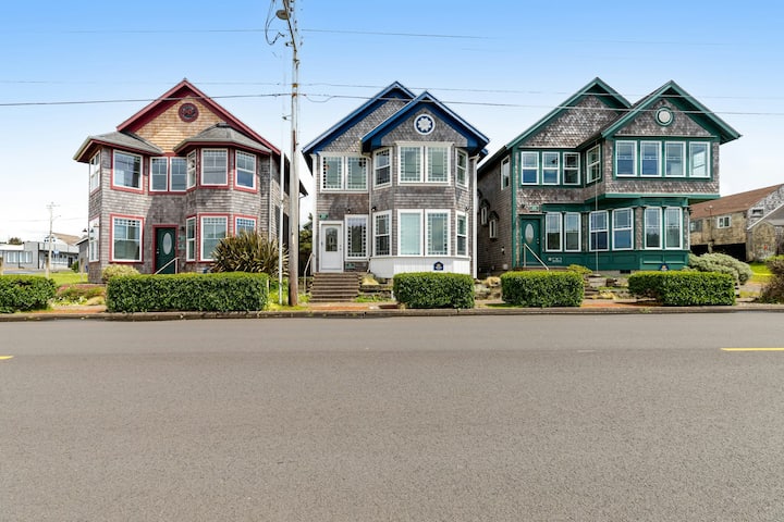 Stunning 12br Oceanview | New Hot Tub | W/d - Newport, OR
