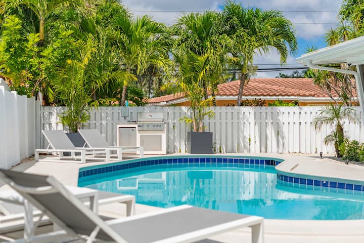 Walk To The Beach | Fire Pit + Pool | Coconut Unit - Fort Lauderdale
