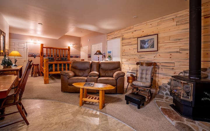 Trail's End- Couples Retreat Close To Downtown - Cody, WY