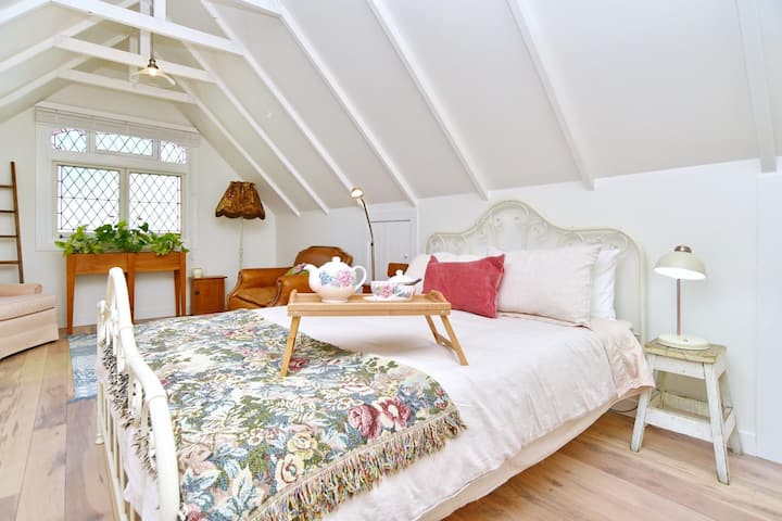 Louisa Chandler – Retro Charm By The City - ニュージーランド クライストチャーチ