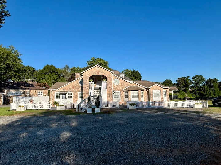 Woodward Villa Unit D - Steps To Dahlonega Square - Dahlonega, GA