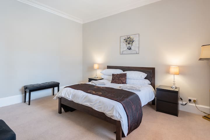 Scotston Villa - 5 Bed House With Hot Tub - Glamis Castle