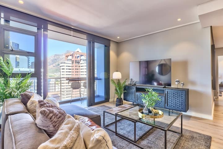 Sunrise & Mountain Views From Designer Apartment - Cape Town