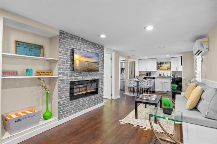 Perfect Getaway: Beach, Fireplace & Ac Shopping - Ventnor City, NJ