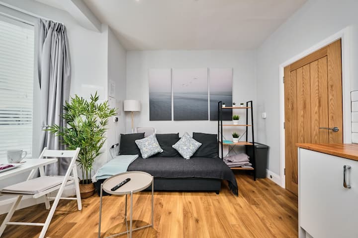 Princess Green 1~ Golf 10min Walk - Parking Permit - Northern Ireland