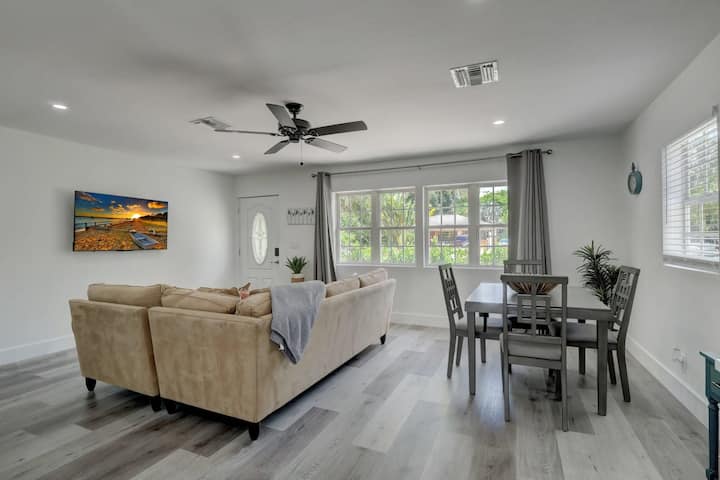 Downtown Gem: Private Retreat Near Beach - Bonita Springs, FL