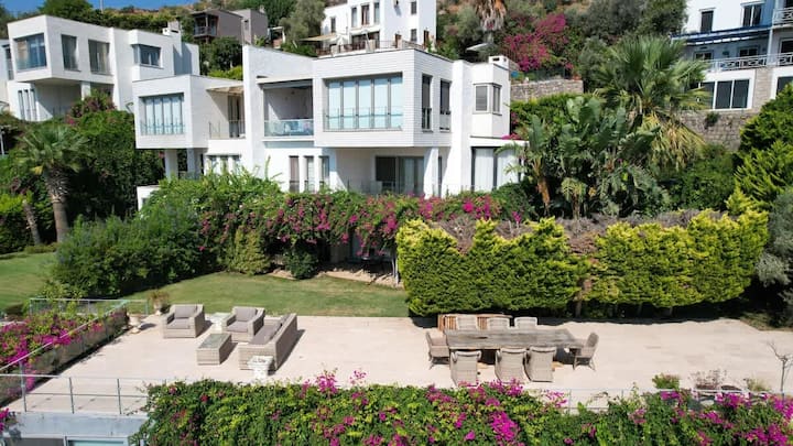 Spacious Villa With Private Beach - Gündoğan