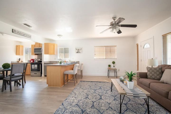Hot Tub * Relaxing Retreat * Mins To Dt Sacramento - West Sacramento, CA