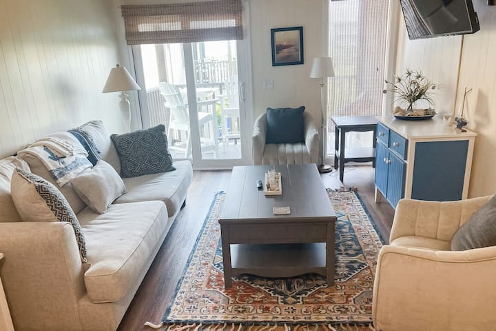 Coastal 2br Oceanfront 2nd-floor | Balcony - Beaufort, NC