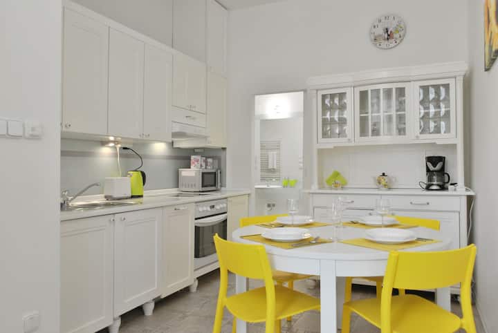 Sunflower 3bdr Flat In City Center - Prága