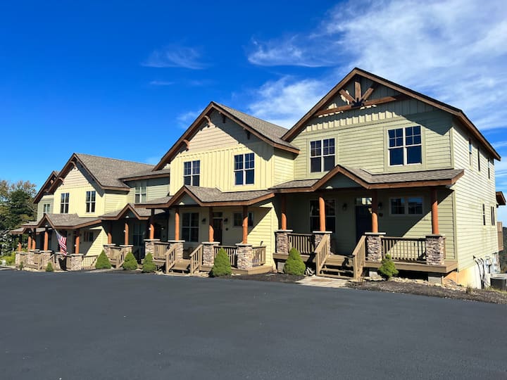 Two-story Townhome Hot Tub Parking Ev Charger Wifi - Snowshoe, WV
