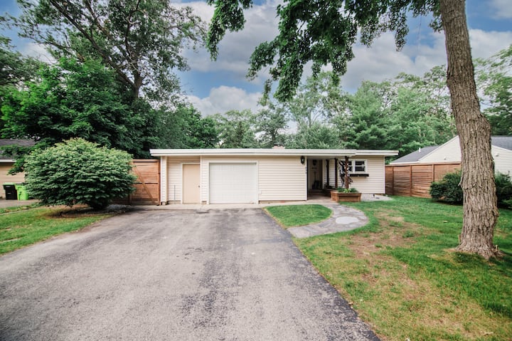 Chic Modern Home: Private Yard & Hot Tub! - Traverse City, MI