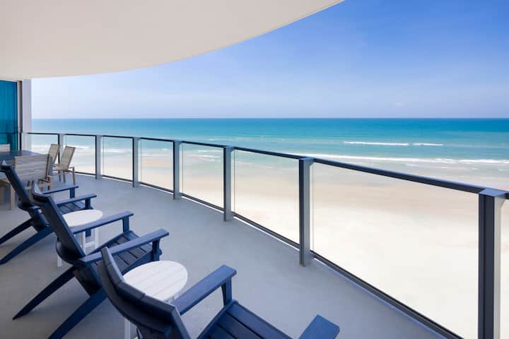 Max Beach Resort - 3 Bedroom Accessible Oceanfront - Daytona Beach Shores, FL
