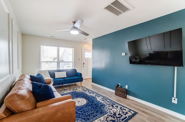 Chic Stunner In Uptown | King Suite W/ Hot Tub! - Charlotte, NC