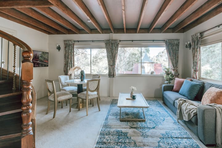 Pretty Penthouse Nestled Amongst Nature + Spa - Dandenong Ranges