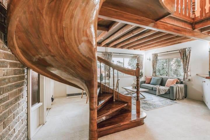 Pretty Penthouse Nestled Amongst Nature + Spa - Dandenong Ranges